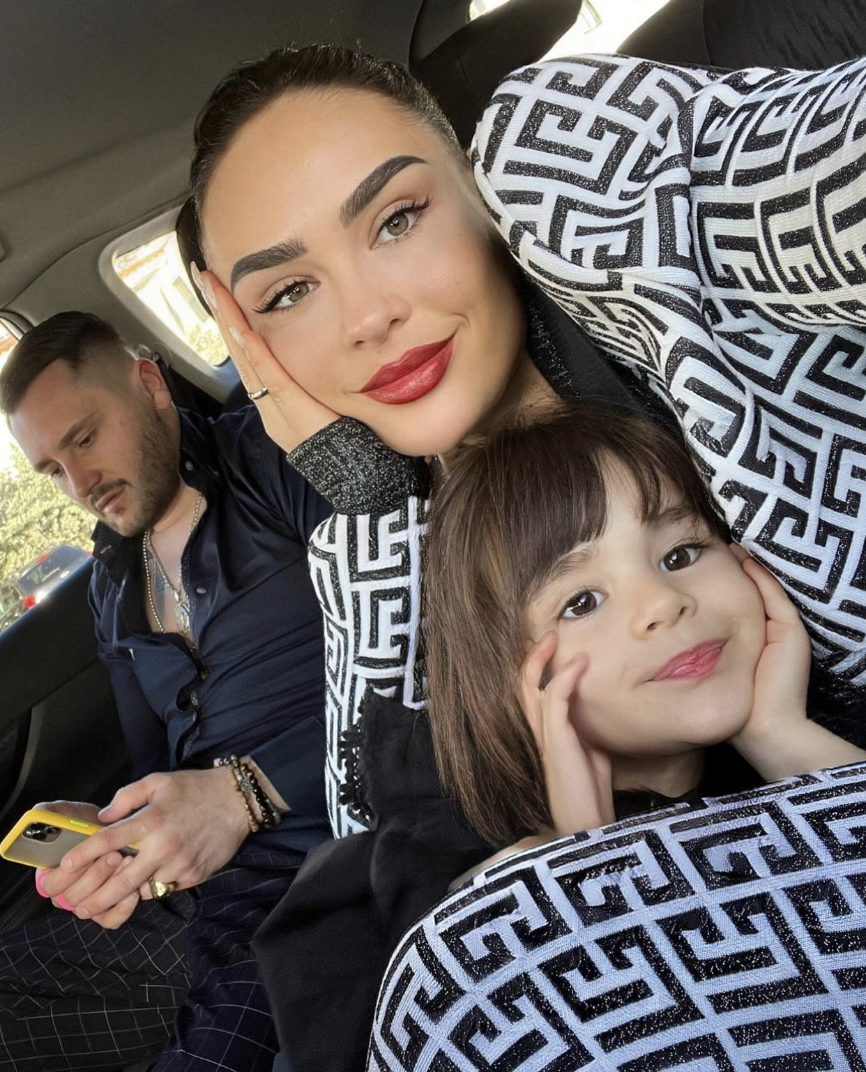 Xhensila dhe Besi drekuan në vilën e “Versace”, aty ku aktori e la një ...