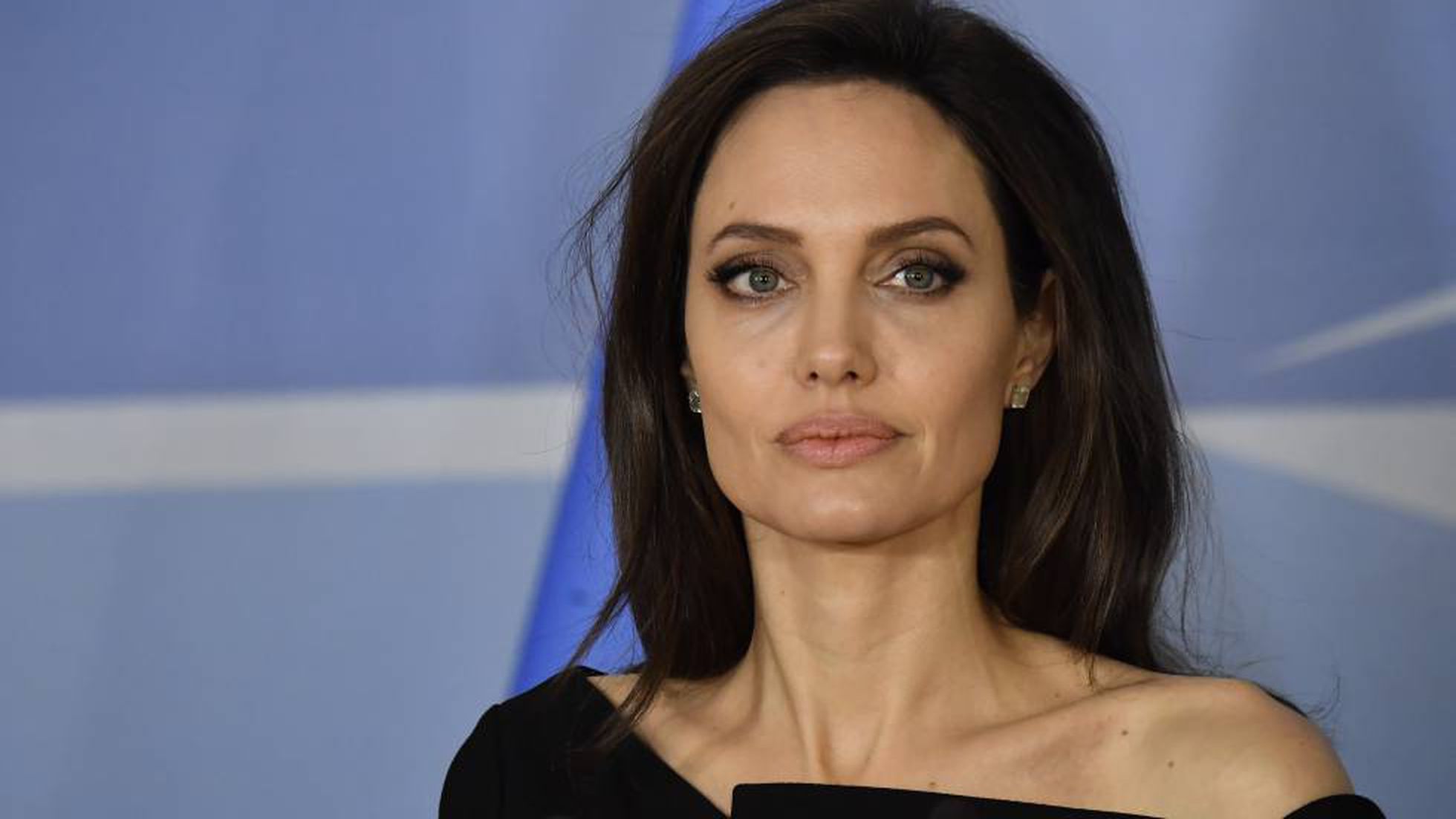 Angelina Jolie bëhet bjonde dhe duket mahnitëse – Revista Who