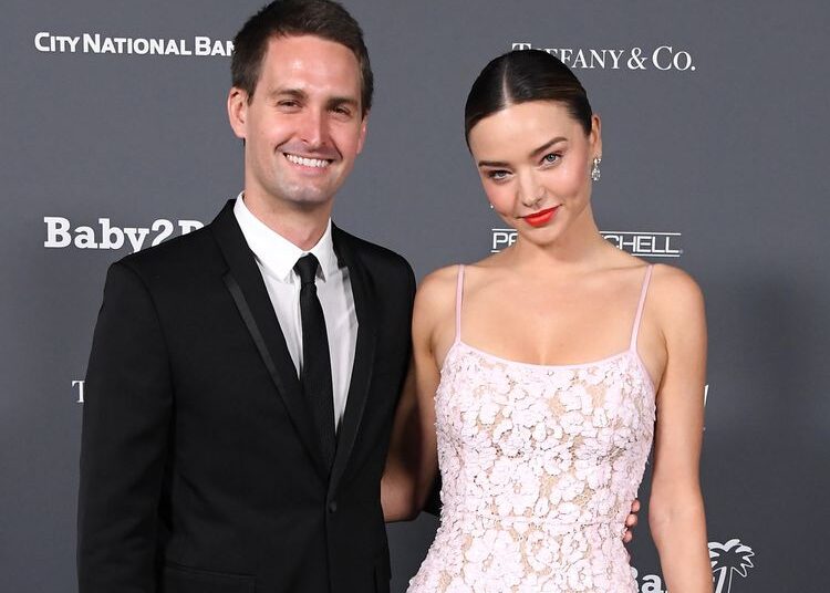 “Rrezja jonë e diellit”, modelja e njohur sjell në jetë fëmijën e ...